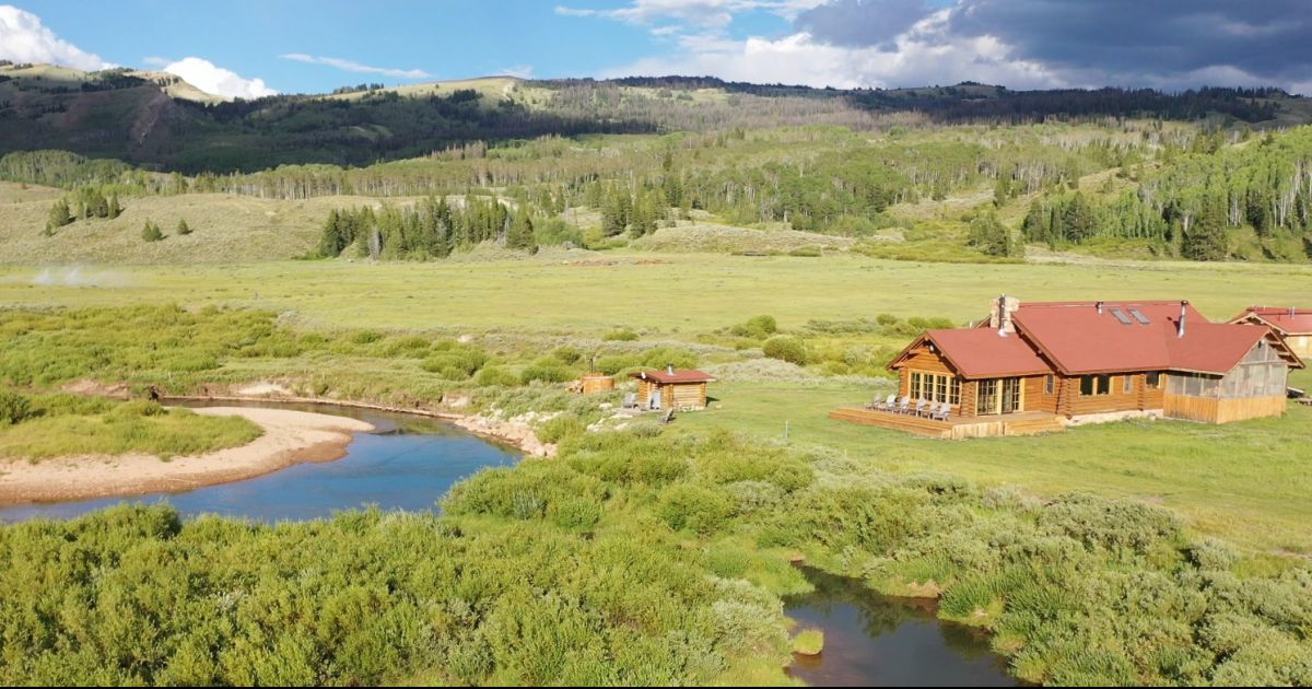 What Is A Dude Ranch Vacation? A Beginner's Guide To Visiting Cowboy ...